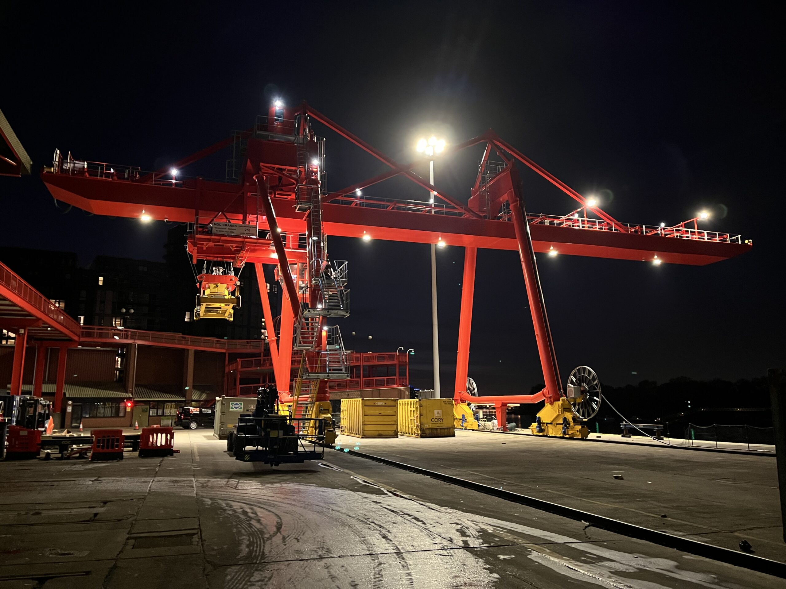 Installation new container crane - TES Industrial Systems